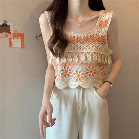 크로셰 민소매 크롭탑 스퀘어넥 슬리브리스 스트라이프 플라워 레이스 슬림핏 숏 짧은 나시탑 복고풍 레트로 손뜨개 트렌디 휴일 여름휴가룩 리조트룩 해변 바다 비치웨어 신혼