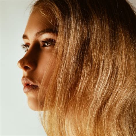 誰說自然捲都是天生！後天養成「自然捲」3大地雷，護髮方式要注意、拔白頭髮小心越拔越捲 Bella Tw儂儂