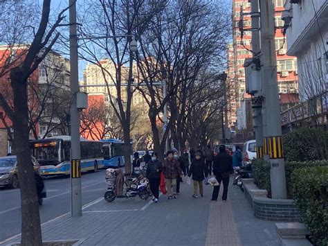 【9图】西四大街地铁站旁边十字路口门前公交站人流大招各种小吃业态北京西城西四西四北八条小区西四北八条商铺商铺租售生意转让出租 北京58同城