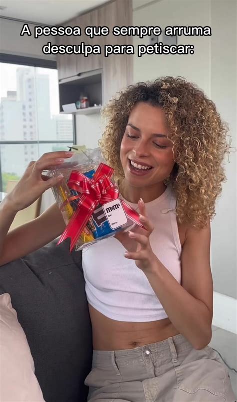 Cely Forma Parceria De Marketing De Influência Com A Mars