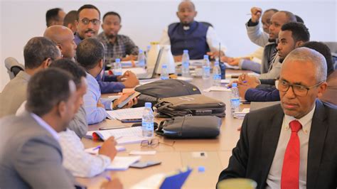 Daawo Wasiir Sacad Oo Kulan La Qaatay Gudida Dhaqaalaha Gwakiilada