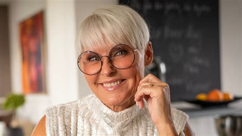 Kom Med Indenfor Line Baun Danielsen Viser Sin Chikke Lejlighed I