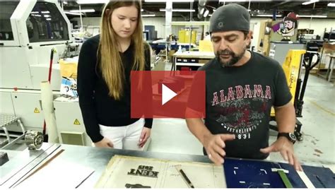 10 Things To Do The First Week Of Yearbook The Yearbook Ladies Yearbook Yearbook Staff