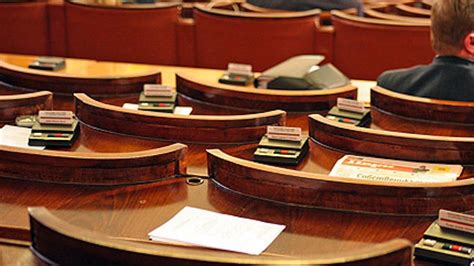 Отрязаха родители на осиновени деца от платено майчинство Новини бг