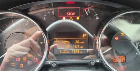 标致亮stop重启后正常 汽车 新车 用车 养车 车主 汽车其他 汽车使用 有驾