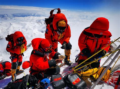 Chinese Survey Team Reaches The Summit Of Mount Qomolangma