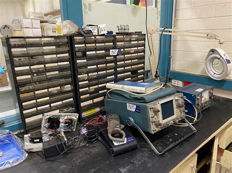 Tektronix 465 Oscilloscope And Manual Auction 0865 3025021 Grays Australia