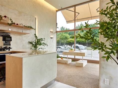 부드러운 화이트우드 과일 가게 겸 카페 인테리어 안산 단원구 고잔동