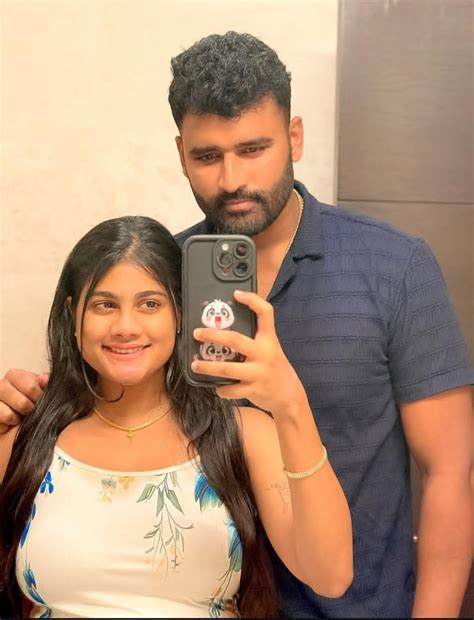 කාටත් හොර රහසේ විවාහ වුණු ඒ දෙන්නා ගිය තවත් ලස්සන ගමනක් මෙන්න පරණ දවස්වල සුන්දර මතක අවුස්සන