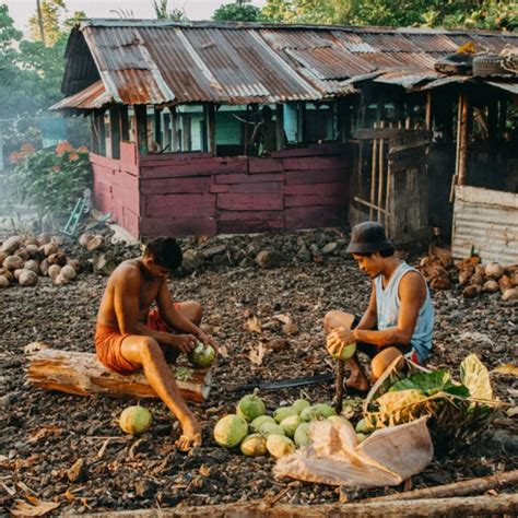 Umu How To Prepare Food In The Earth Oven Earth Samoan People Samoa