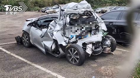 新聞 4好友租車出遊 國道上追撞「遭夾」釀1死 Gossiping板 Disp Bbs