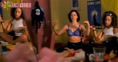 Голая Лора Фрейзер в Virtual Sexuality