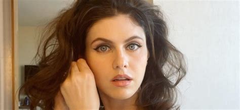 Alexandra Daddario In Bikini Sunbathe Is Getting Boys Distracted