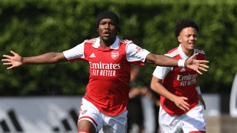 Arsenal Striker Completes Everton Move