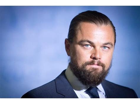 Леонардо Ди Каприо купонясва с две бивши изгори