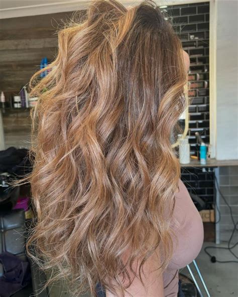 32 Lovely Wavy Hair Ideas That Will Put The Focus On You