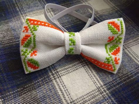 Краватка метелик дитяча Одна із перших моїх робіт використано домоткане полотно і нитки Dmc