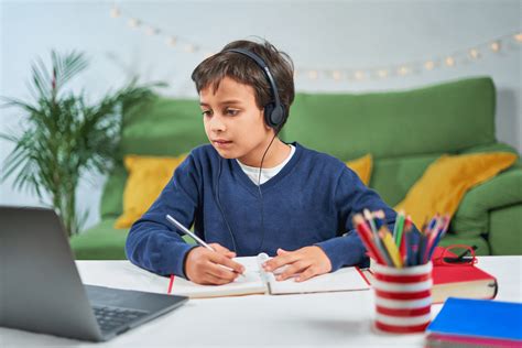 بهترین سن آموزش زبان به کودکان، یادگیری زبان در کودکان آموزشگاه زبان رادتایم