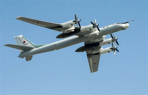 俄军2架图95轰炸机巡航日本海 日本战机抵近监视轰炸机新浪军事新浪网