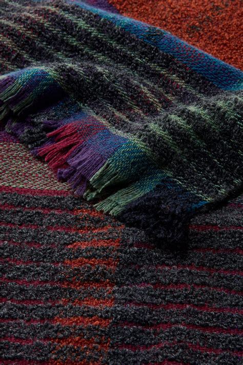 Paul Smith폴스미스 체크 패턴 부클 울 스카프 Sivillage 에스아이빌리지 Paul Smith폴스미스 체크 패턴 부클 울 스카프 Sivillage 에스아이빌리지