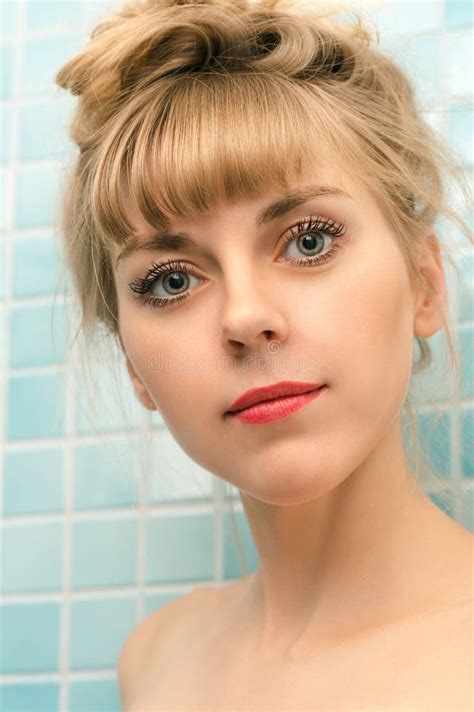 Piękna Naga Kobieta Z Małymi Piersiami Obraz Stock Obraz złożonej z piersi atrakcyjny 30602001