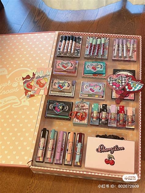 Diy Kitap Ayracı Fikirleri Makyaj ürünleri Aksesuarlar Makyaj Eşyası