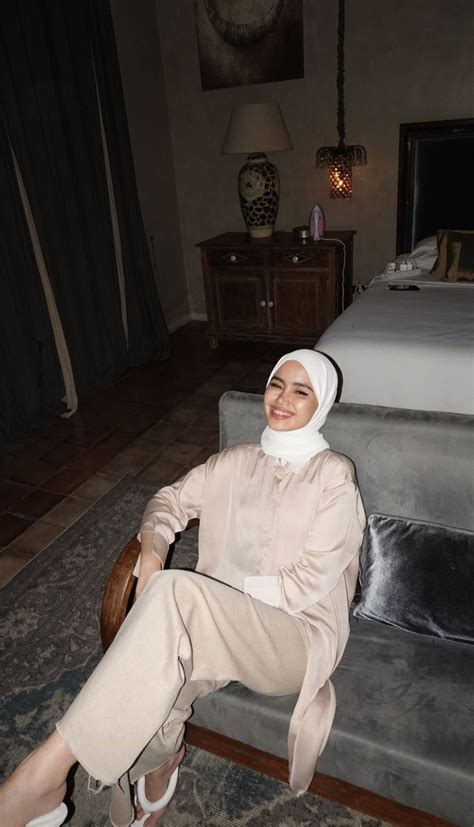 Pin By Dita Suraiya On Ootd Neutral Girls Dress Outfits Muslimah