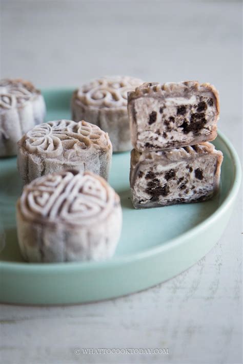 Cool Down With Ice Skin Mooncakes