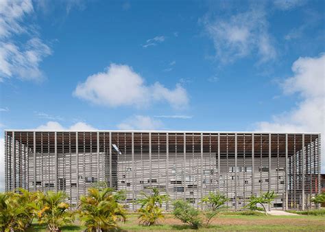 University Library By Rh Architecture Encased Within A Timber Lattice