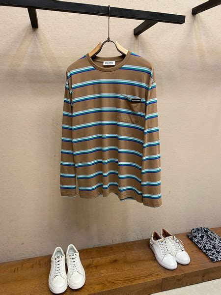 Лонгслив Miu Miu купить с доставкой по выгодным ценам в интернет магазине Ozon 1542568000