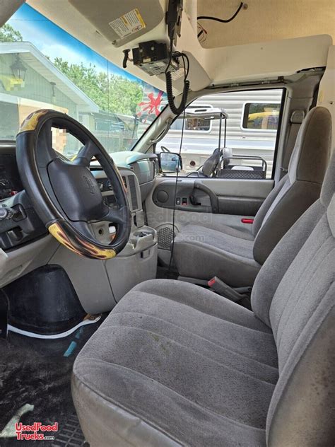 Turnkey 2003 Chevrolet Snowie Short Bus Shaved Ice Bus