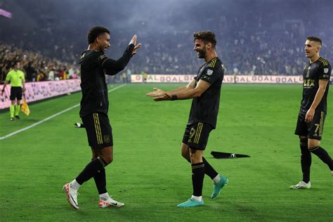 Snapping The Losing Streak In Style Lafc 4 La Galaxy 2 Angels On Parade
