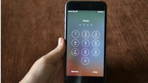This IPhone Passcode Bypass Allows Hackers To View And Share Your Images