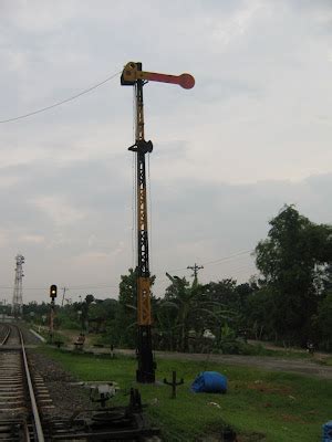Trans Indonesia Mengenal Sinyal Kereta Api