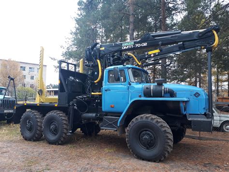 Урал-5557 лесовоз с манипулятором