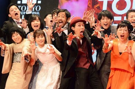 『カメ止め』メンバー、東京国際映画祭レッドカーペットに勢ぞろい！：第31回東京国際映画祭｜シネマトゥデイ
