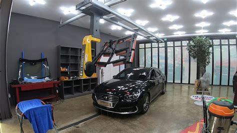 현대자동차 그랜저 차량의 돌빵으로 파손된 헤드업 앞유리교체 수리이후 출고전 열처리 경화건조 처리 영상입니다 이 처리를 통해 무거운 앞유리처짐 들뜸 흘러내림등을