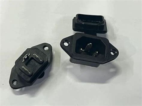 10 Amp Plastic Heavy Ac Ev Socket With Shutter And Waterproof Cap 3