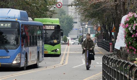 ‘킥라니 줄어들까 전동킥보드 최고속도 시속 25㎞→20㎞ 추진