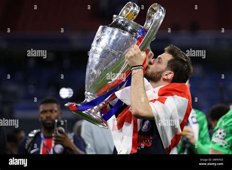 Khvicha Kvaratskhelia Of Paris Saint Germain Fc Celebrates Winning The