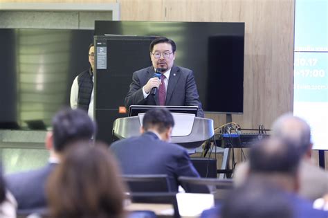 ДЭЭД БОЛОВСРОЛЫН САЛБАРЫН АСУУДАЛ ШИЙДЛИЙГ ХЭЛЭЛЦЭЖ БАЙНА Боловсролын зээлийн сан