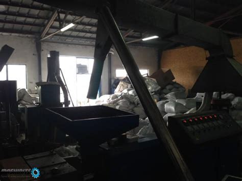 Машините Машина за рециклиране на пластмаса