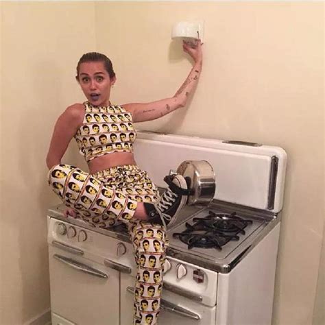 Miley Cyrus Sexy Photos Porn Pictures Xxx Photos Sex Images 3654344