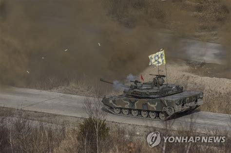 연막탄 발사하는 K1e1 전차 연합뉴스
