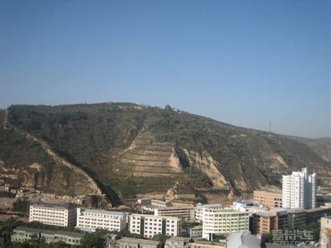 延安凤凰山上山 延安凤凰山 延安凤凰山上山路线图 大山谷图库