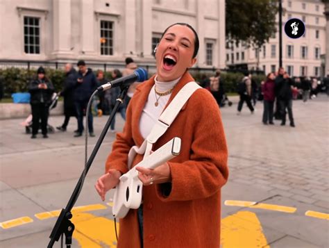 Listeners Were Stunned When Busker Leire Sang The Most Beautiful Cover This Iconic Radiohead