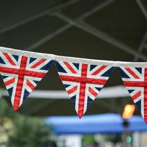 Bunting Buyers Guide Discount Displays
