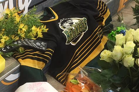 People Don Green As Sign Of Support For Humboldt Broncos Globalnews Ca