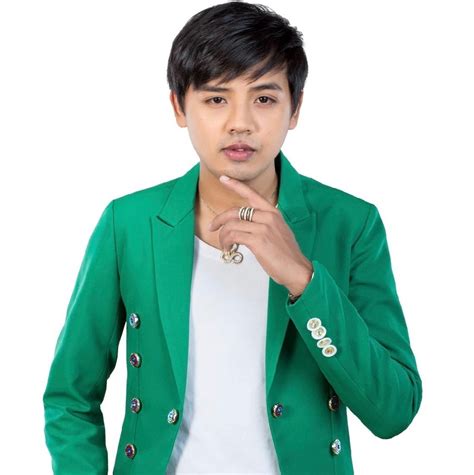 អនុស្សាវរីយ នៅសហរដ្ឋអាមេរិក ចូលហាងហ្គីតាលេងរបស់គេឆ្អែតហេីយអត់ទិញ😂ថតដោយបង ស្រីsalan So Doung