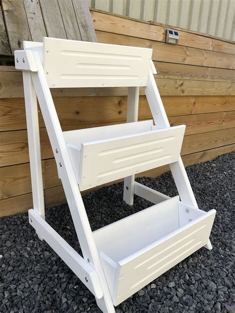 Pflanzgefäß Aus Holz 3 Pflanzgefäße In Einem Ständer Weiß Outdoor Furniture Outdoor Chairs